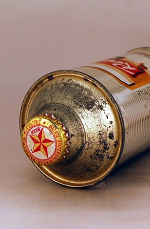 Red Ribbon Beer 181-01 at Breweriana.com