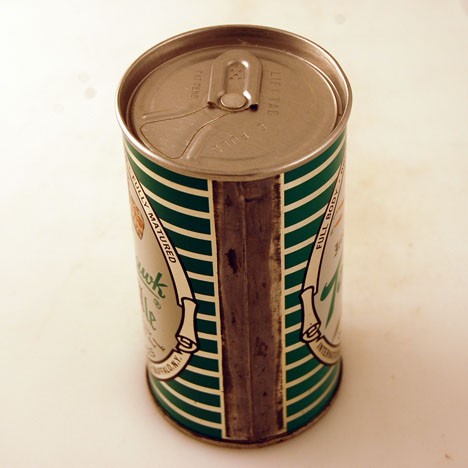 Iroquois Tomahawk Ale 082-03 at Breweriana.com